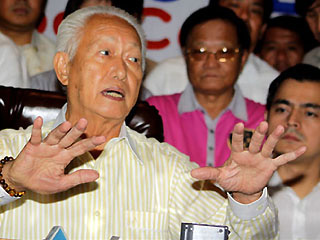 Mayor Lim admits failure but disputes hostage crisis report | GMA News ...