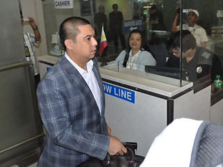 Mikey Arroyo arrives in PHL from US | GMA News Online