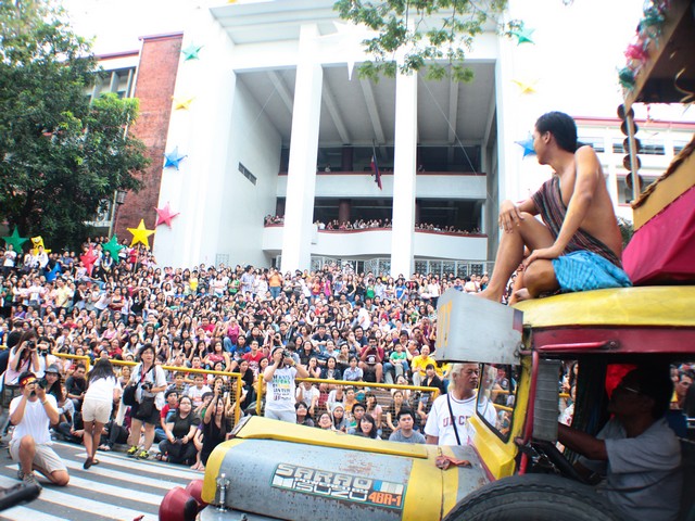 Tips to enjoy the UP Lantern Parade on Monday | GMA News Online