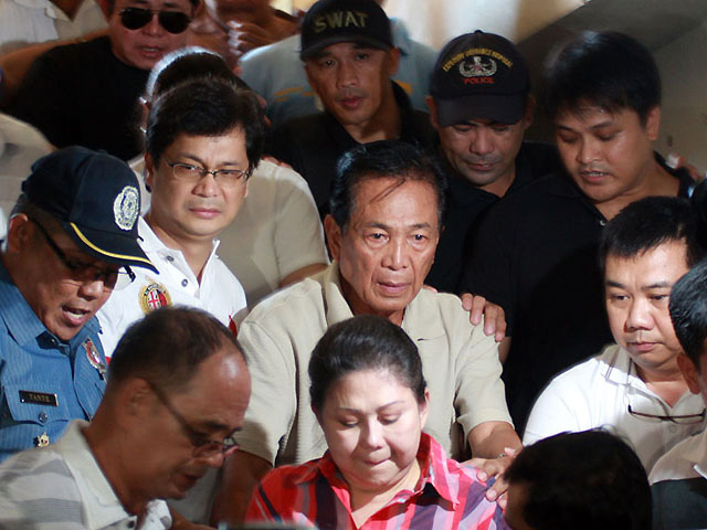 Ex-Comelec chief Abalos spends first night in detention | GMA News Online
