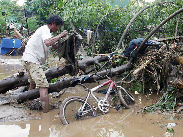 Nasawi sa bagyong 'Sendong,' umabot na sa 1,100 katao | GMA News Online