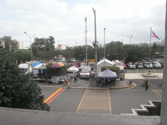 Police ordered to practice maximum tolerance with pro-, anti-Corona ...