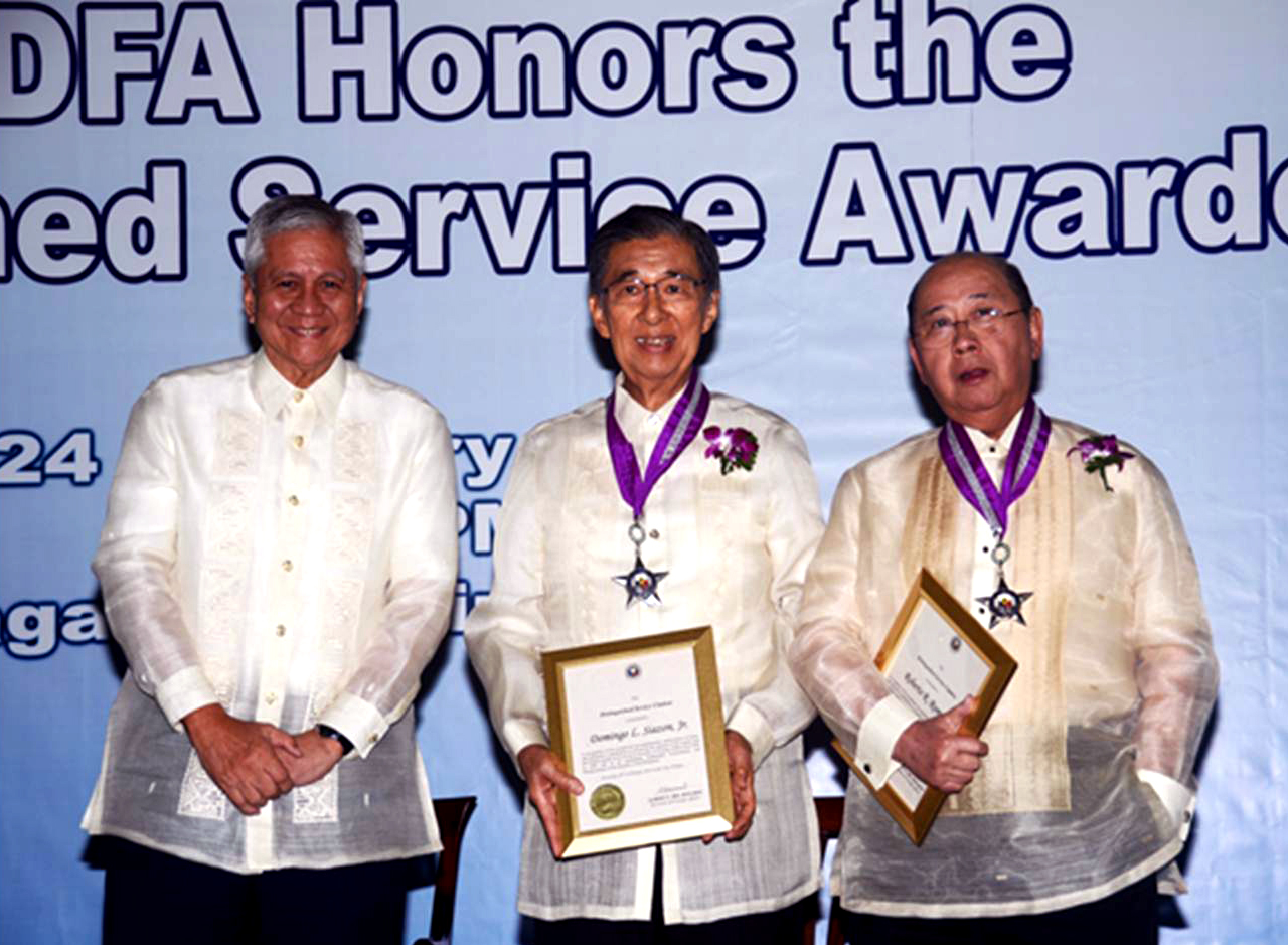 DFA confers distinguished service award to 52 envoys | GMA News Online