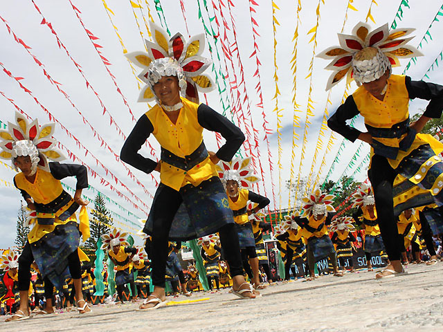 Guling-guling festival, masayang idinaos sa Paoay, Ilocos Norte | GMA ...