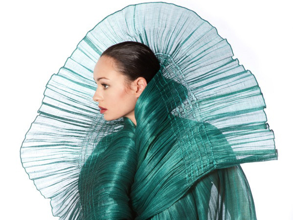 Dita Sandico Ong's fashion show: Filipiniana flirting with unorthodox ...