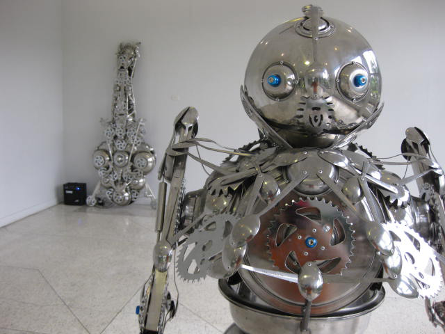 Boo! Teaching robots to be scared —and to survive | GMA News Online