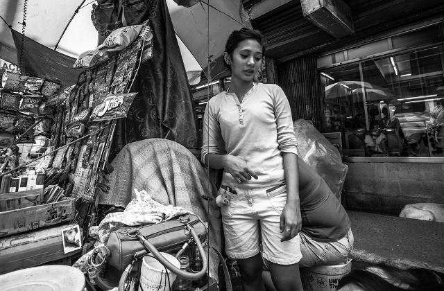 Homeless teenage girl in Manila graduates from high school | GMA News ...