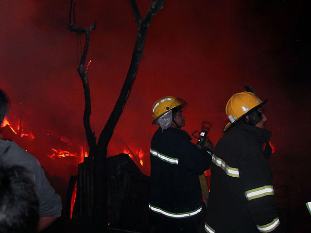Fire razes Marikina market, P5-M destroyed | GMA News Online