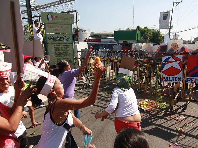 Manila cops tighten security at Mendiola, SC area for protests vs oil ...