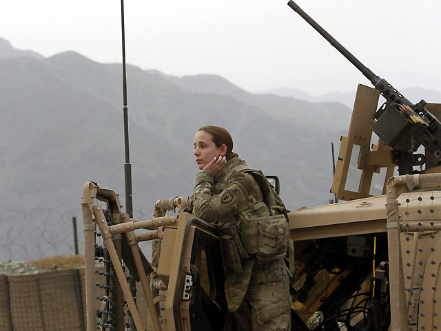 US military chiefs to report on opening combat roles to women | GMA ...