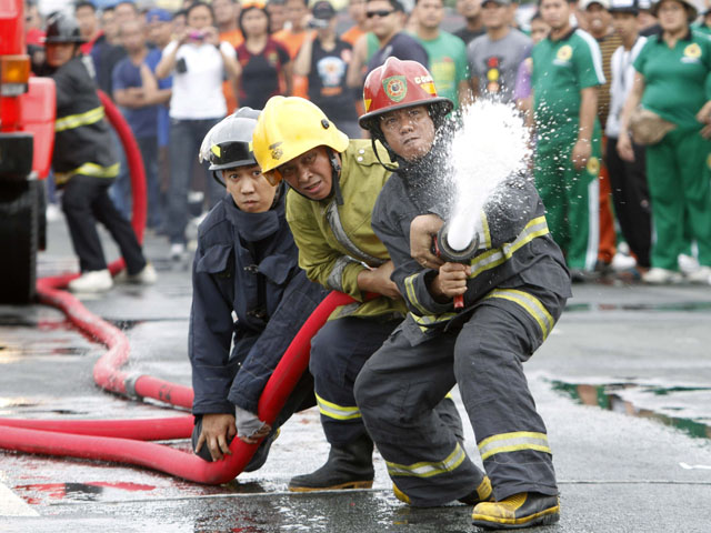 Wala nang height limit sa pulis, bumbero