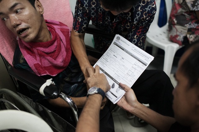 LRT, MRT to offer free rides on Monday for PWDs | GMA News Online