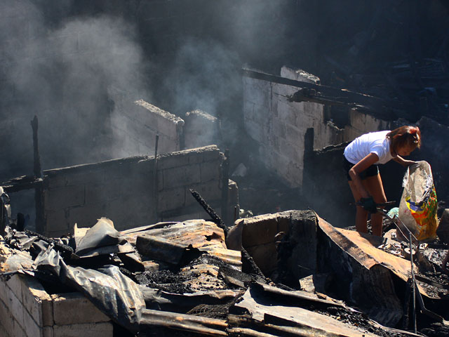 Fire hits squatters' area in Quezon City | GMA News Online