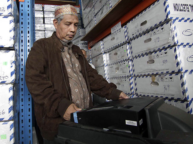 Comelec chief: No budget for new PCOS machines for 2016 polls | GMA ...