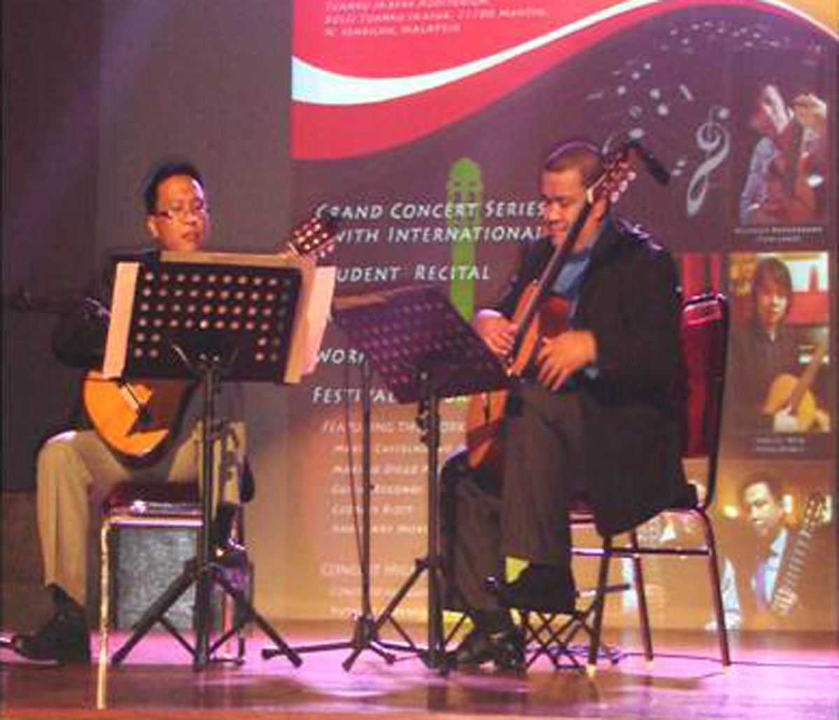 Pinoy guitar duo performs at intl music fest in Malaysia | GMA News Online