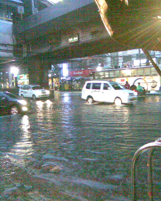 Some areas in Makati City flooded | GMA News Online