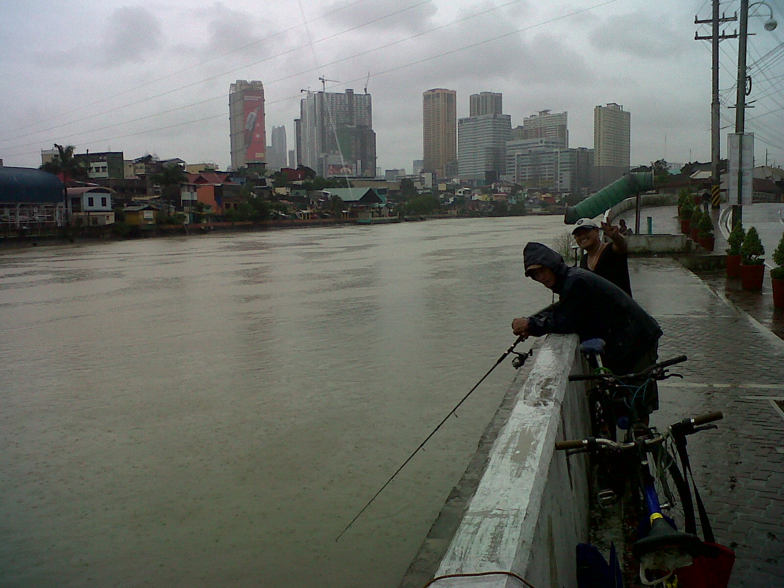 Cleanup drive at Barangay Maybunga, Pasig Floodway on October 28 | GMA ...