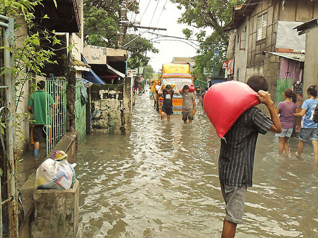 Amid floods, Bulacan placed under state of calamity | GMA News Online