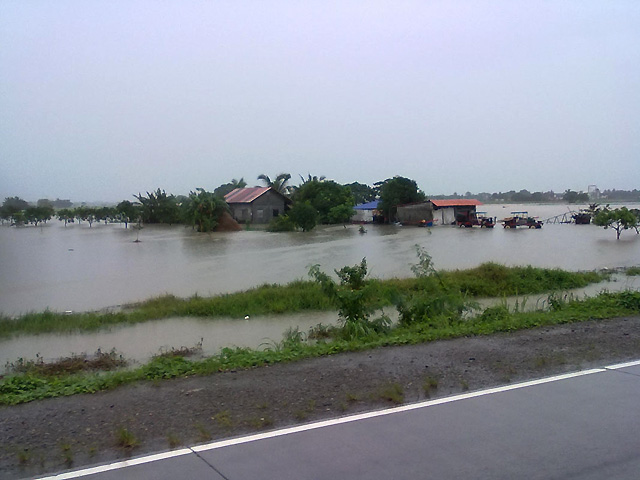 Several Bulacan towns still flooded due to overflow from dams, high ...