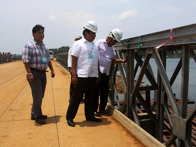 Gov't to paint bridges orange for safety | GMA News Online