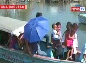 Overloaded na pampasaherong bangka, naaktuhan sa Dagupan, Pangasinan | GMA News Online