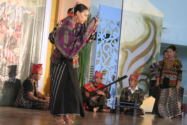 PHOTOS: Indigenous Filipinos gather for Dayaw 2012 | GMA News Online