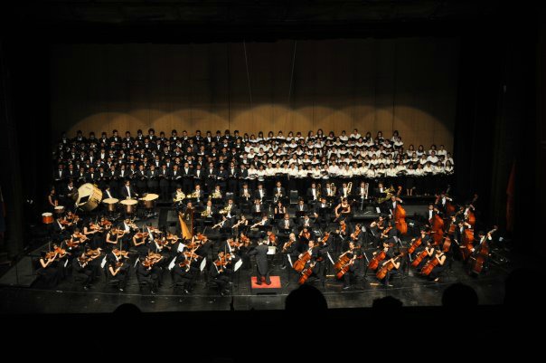 UST holds Christmas concert for Typhoon Yolanda relief | GMA News Online