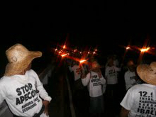Anti-APECO protest marchers treat Baler townsfolk to torch-lit parade ...