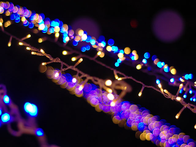 Slideshow: Lights galore in the world's longest Xmas season | GMA News ...