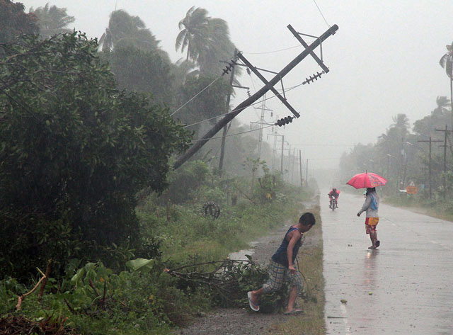 Typhoon Pablo heads for the Visayas, 12 areas under Signal 3 | GMA News ...