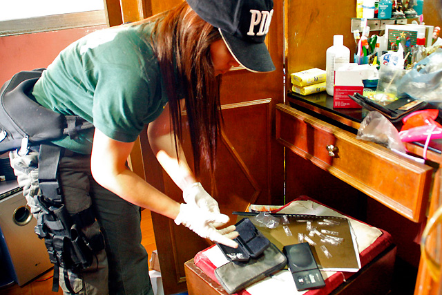 NBI raids Malate firm for alleged illegal recruitment | GMA News Online