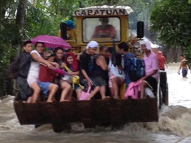 MMDA deploys flood control, rescue teams to flood-prone areas | GMA ...