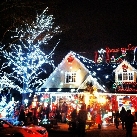 Pinay owns 'Incredible Christmas House' in New York | GMA News Online