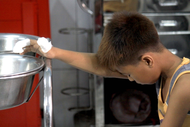 Nine-year-old, latest victim of illegal 'piccolo' firecracker | GMA ...