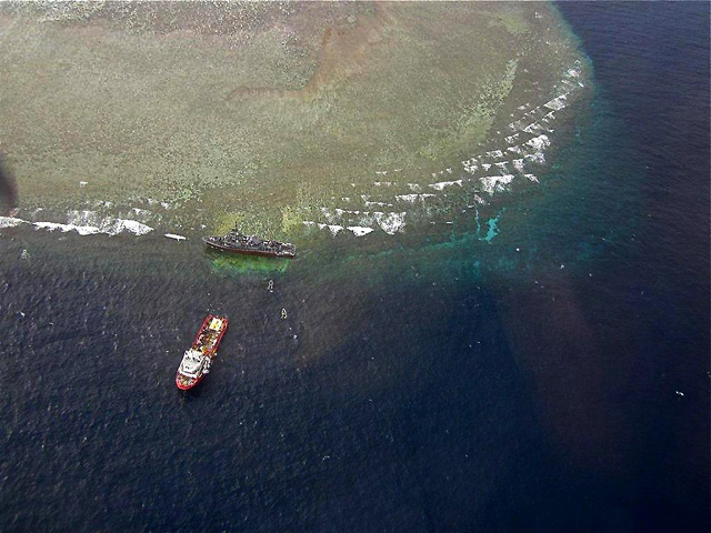 Navy experts working to reinforce structure of USS Guardian — US ...