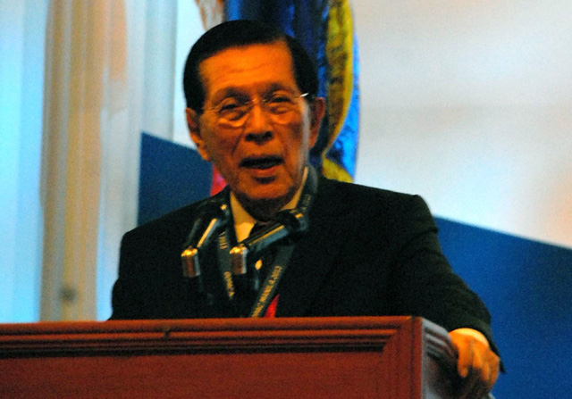 Senator Enrile brought to Asian Eye Institute | GMA News Online