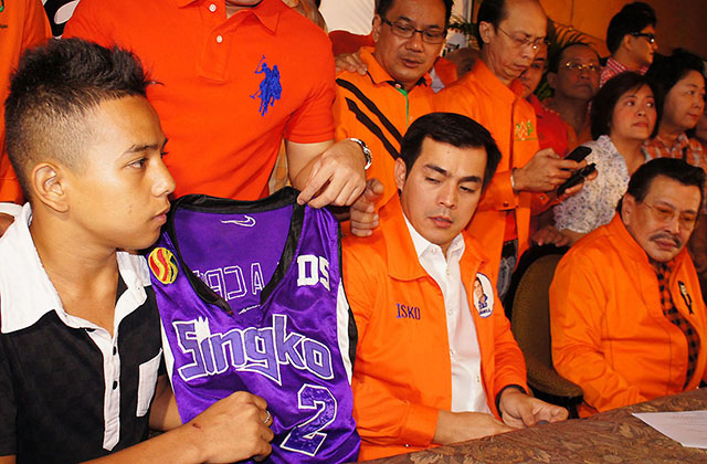 Isko Moreno to file raps vs. policemen who arrested him, 5 others | GMA ...