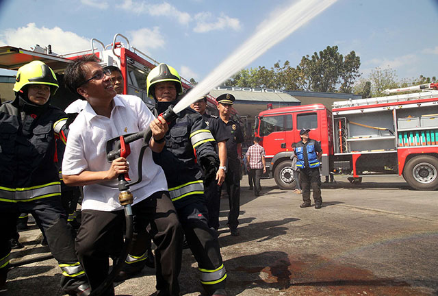 200 families lose homes in Parañaque fire | GMA News Online