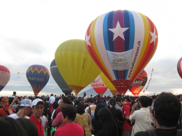 Google goes 'Loony', whips up a balloon-powered Internet | GMA News Online