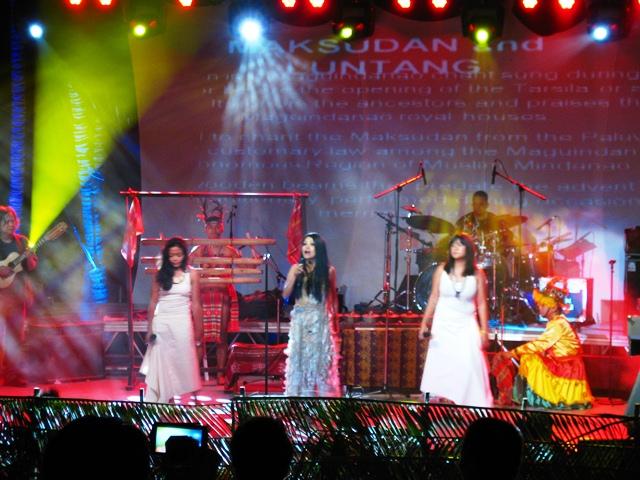 Grace Nono-Bob Aves Group ignite day one of 2013 Malasimbo Fest