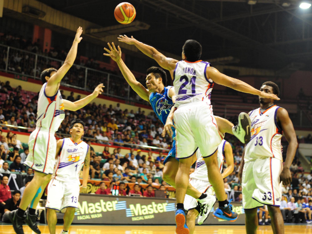 PBA: Air21 makes it three in a row, beats San Mig 87-82 | GMA News Online