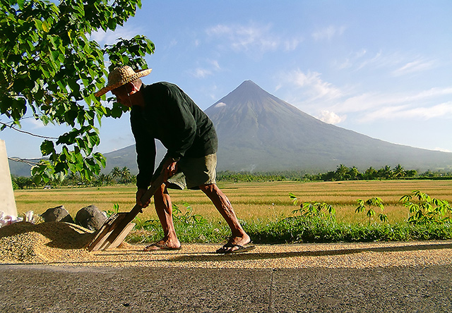 Albay’s only white sand beach opens | GMA News Online