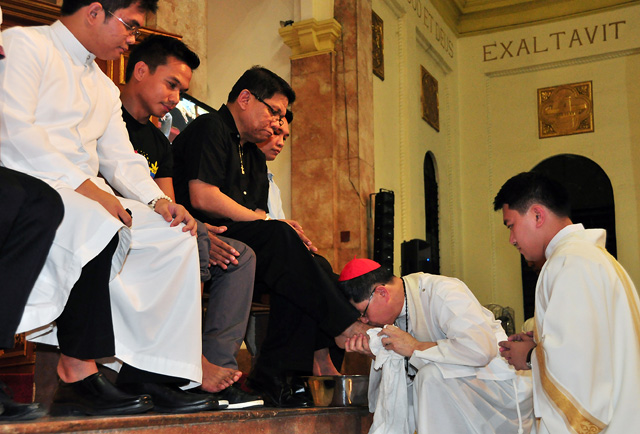 From palaspas to salubong: Filipino traditions during Holy Week | GMA ...